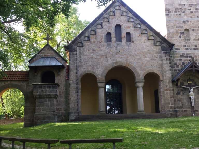 Kreuzbergkapelle Ottbergen: Wanderungen und Rundwege | komoot