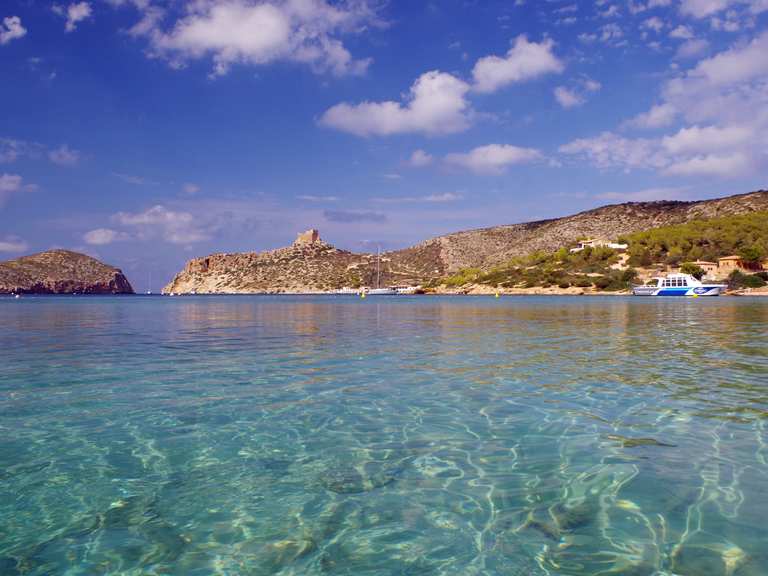 Castillo de Cabrera y faro de Punta de n'Ensiola — circular por el ...