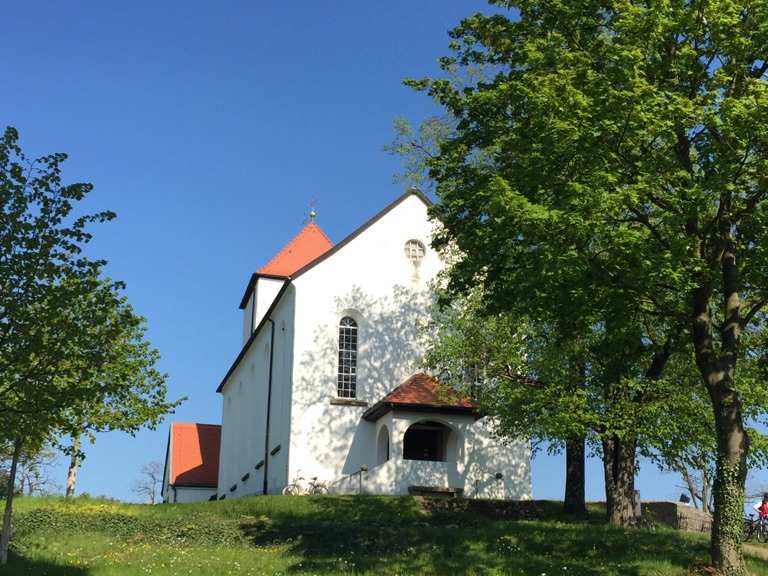 Blick auf die Bergkirche zu Beucha vom Südufer des Kirchbruchs - Cycle ...