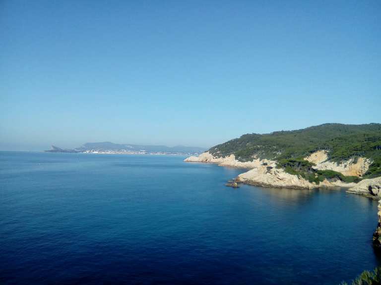 Baie des Nations et Calanque du Port d'Alon – loop on the coastal path ...