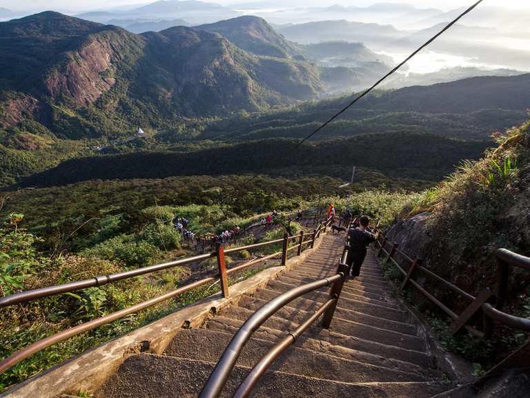 Cima di Adam's Peak (Sri Pada) : percorsi escursionistici e trekking ...
