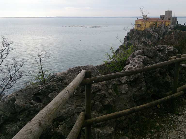 Castello di Duino / Devinski grad: Wanderungen und Rundwege | komoot