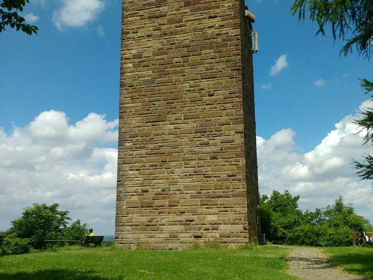 Schloss und Wasserturm Sternenfels: Wanderungen und Rundwege | komoot