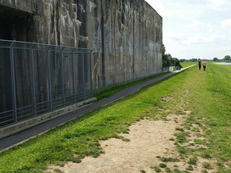 Gedenkstätte U-Boot Bunker Valentin - Cycle Routes and Map | Komoot