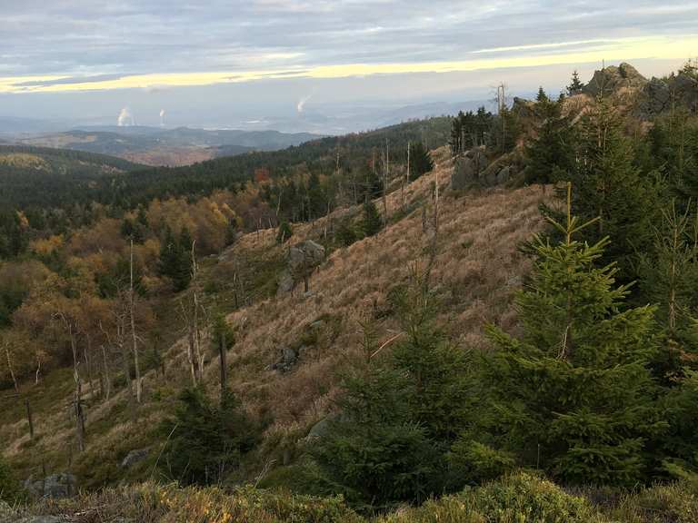 Gipfel der Meluzína (Wirbelstein): Wanderungen und Rundwege | komoot