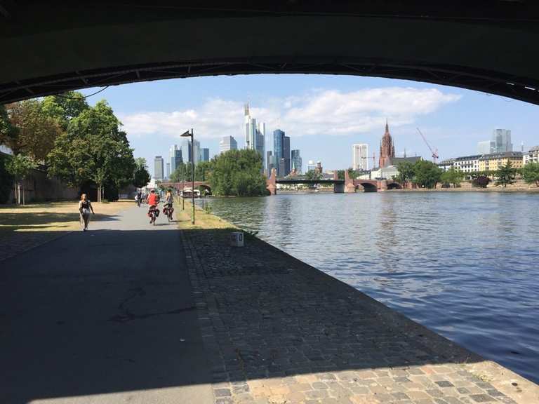 Mainufer Frankfurt – Hafen Offenbach am Main Runde von Ledermuseum ...
