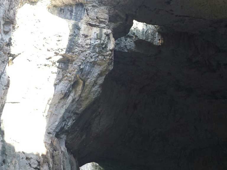 Devetashka peshtera (cave): Wanderungen und Rundwege | komoot