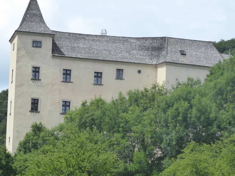 Blick auf die Burg Wildegg: Wanderungen und Rundwege | komoot