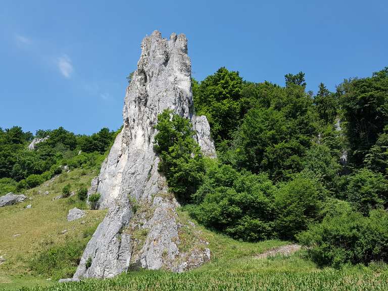 Felsen mit einem Gesicht – Dohlenfelsen loop from Konstein | hike | Komoot