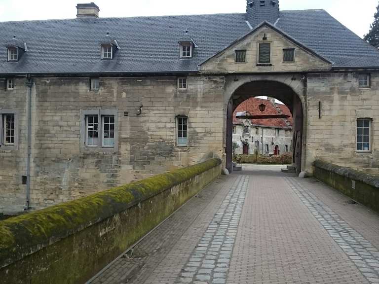 Kasteel Schaloen Oud Valkenburg wandelroutes en hikes | Komoot