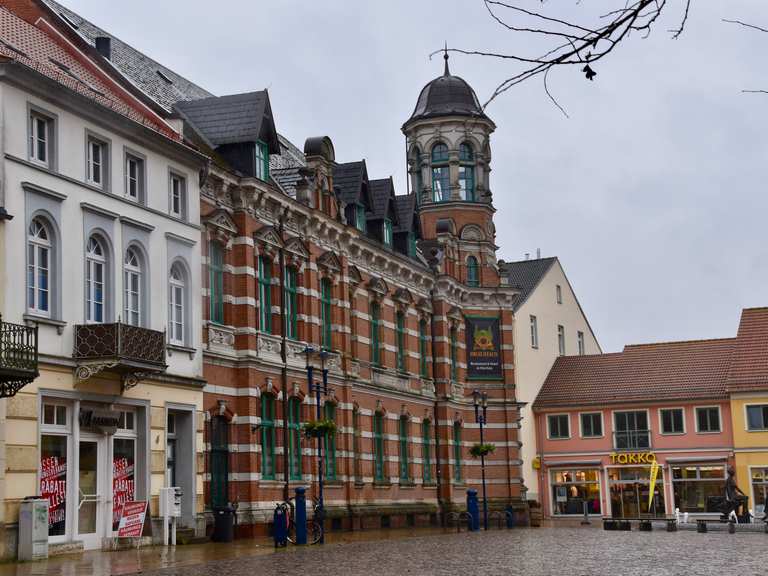 Parchim: Ehemaliges Kaiserliches Postamt Routes for Walking and Hiking ...