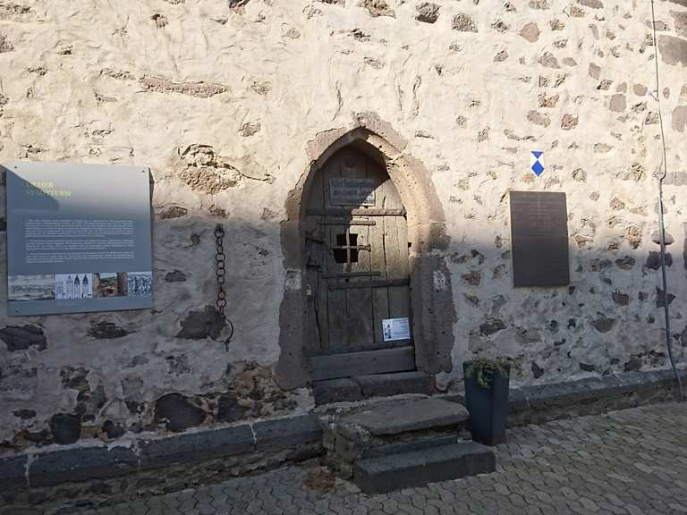 Stadtturm Lich: Wanderungen und Rundwege | komoot