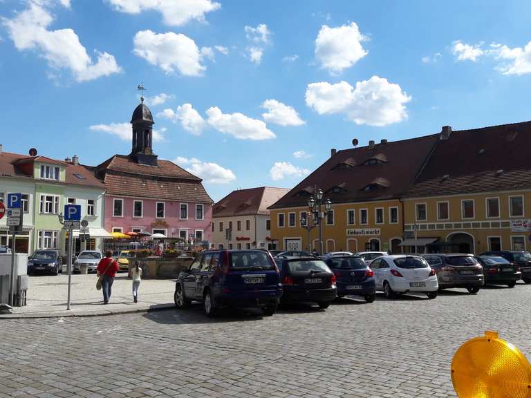 Marktplatz Radeburg mit Rathaus und Brunnen - Cycle Routes and Map | Komoot