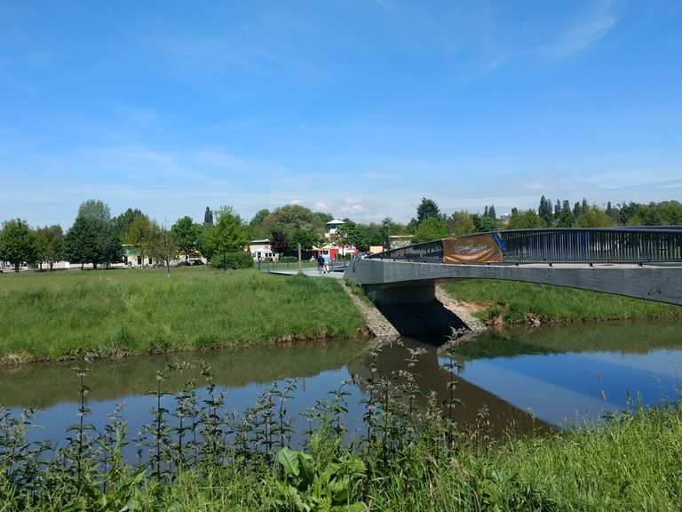 Alter Flugplatz Bonames mit Towercafé fietsroutes en kaart | Komoot