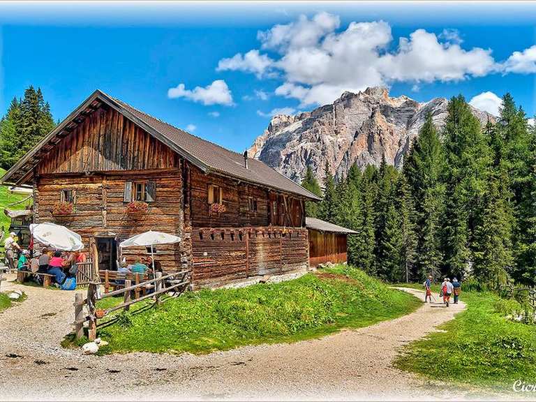 Valparola Alm – Forte Tre Sassi Runde von La Ila - Stern - La Villa | e ...