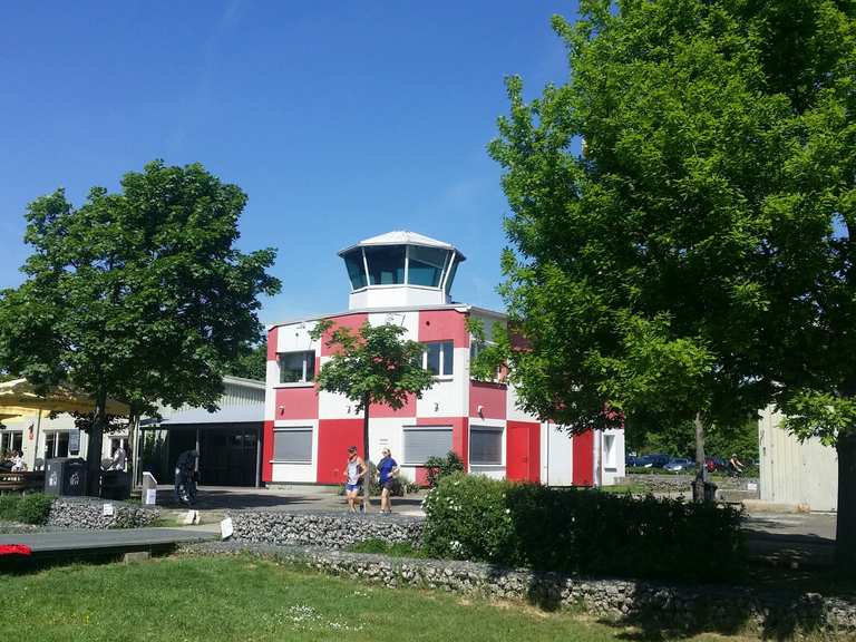 Alter Flugplatz Bonames mit Towercafé fietsroutes en kaart | Komoot
