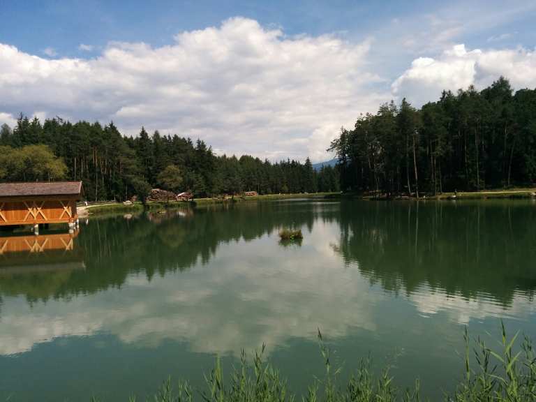 Von Parkplatz nach Blick auf den Schlern vom Völser Weiher | Wanderung ...