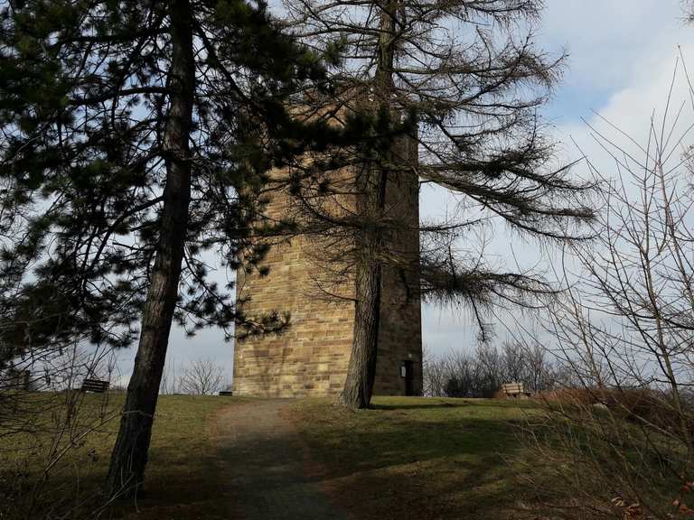 Schloss und Wasserturm Sternenfels: Wanderungen und Rundwege | komoot