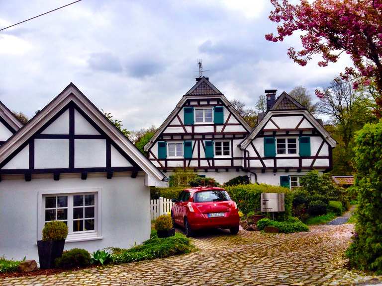 Bellinghausen Fachwerkdorf: Wanderungen und Rundwege | komoot