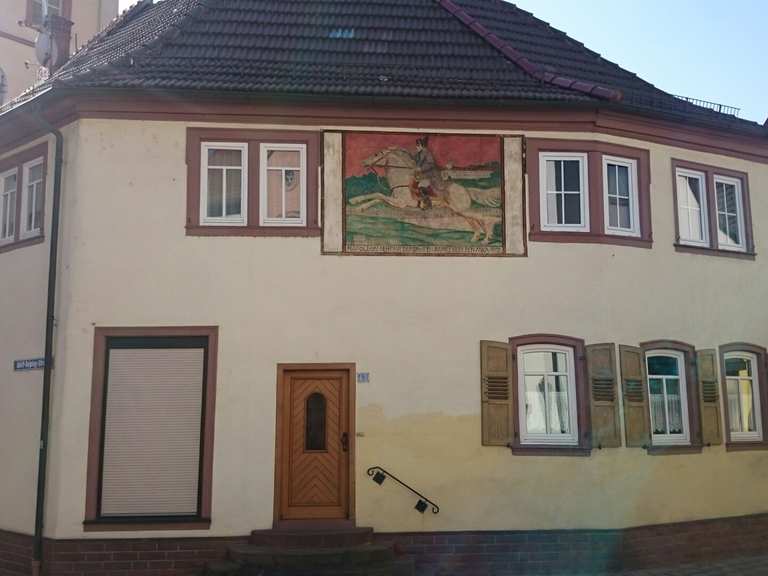 Napoleon Mural at the Marketplace – Hiking & Cycling Routes | Komoot