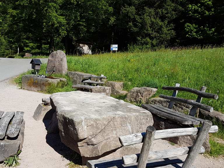 Fontanna winna Mähderbrunnen i miejsce piknikowe – trasy piesze | Komoot