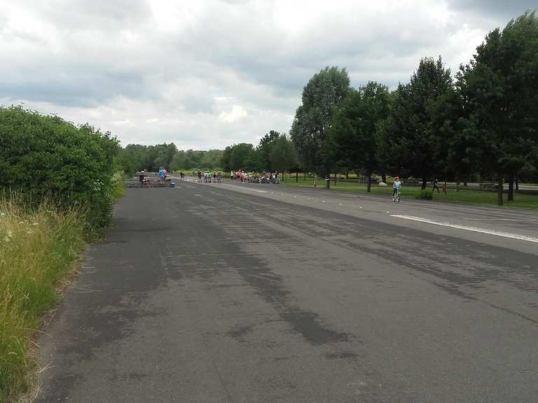 Alter Flugplatz Bonames mit Towercafé - Cycle Routes and Map | Komoot