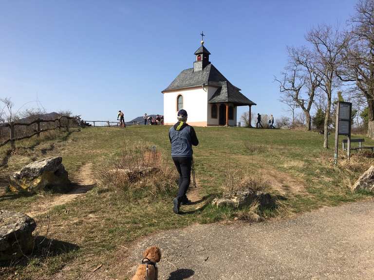 Kleine Kalmit mit Kapelle: Wanderungen und Rundwege | komoot
