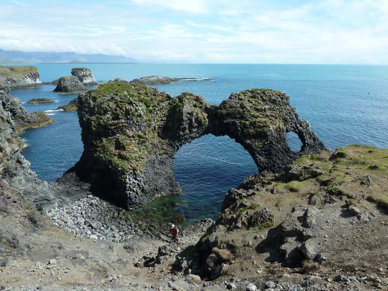 Gatklettur („Hellnar Arch“) – Midgja Itinerario ad anello da Ólafsvík ...