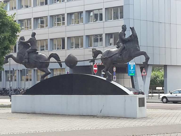 Denkmal des Experiments der Magdeburger Halbkugeln : Radtouren und ...