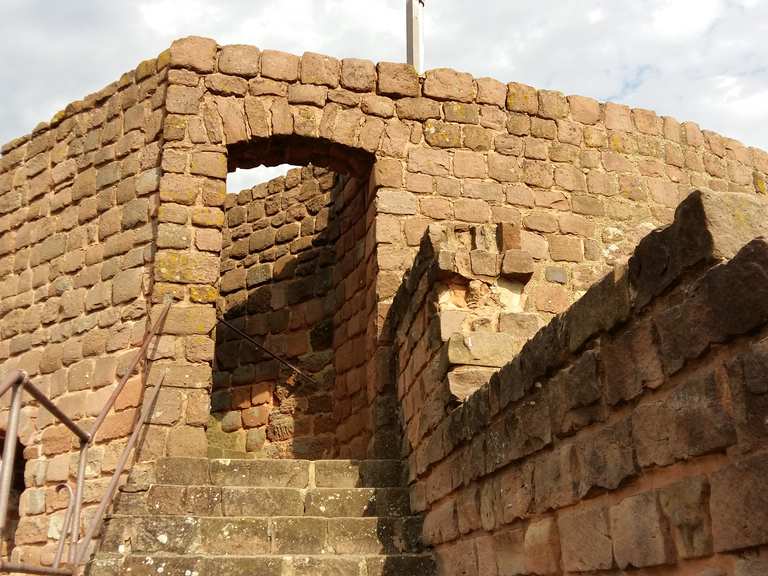 Burg Neuleiningen mit Museum im Burgturm Routes for Walking and Hiking ...