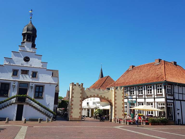 Marktplatz Lingen mit historischem Rathaus - Cycle Routes and Map | Komoot