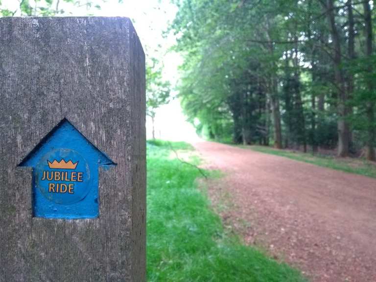 Tusmore Park Obelisk Routes for Walking and Hiking | Komoot