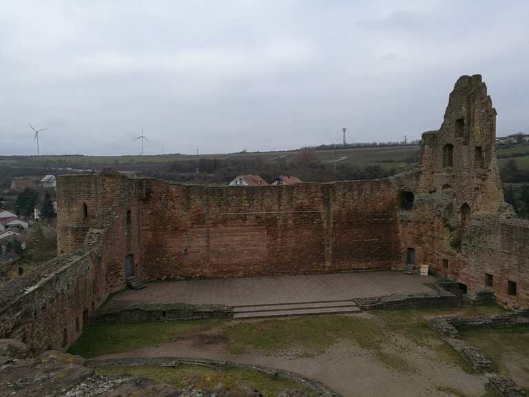Burg Neuleiningen mit Museum im Burgturm: Wanderungen und Rundwege | komoot