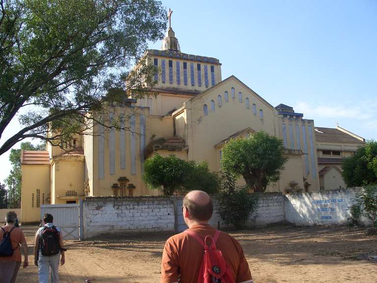 Cathédrale Sainte Anne de Thiès Routes for Walking and Hiking | Komoot
