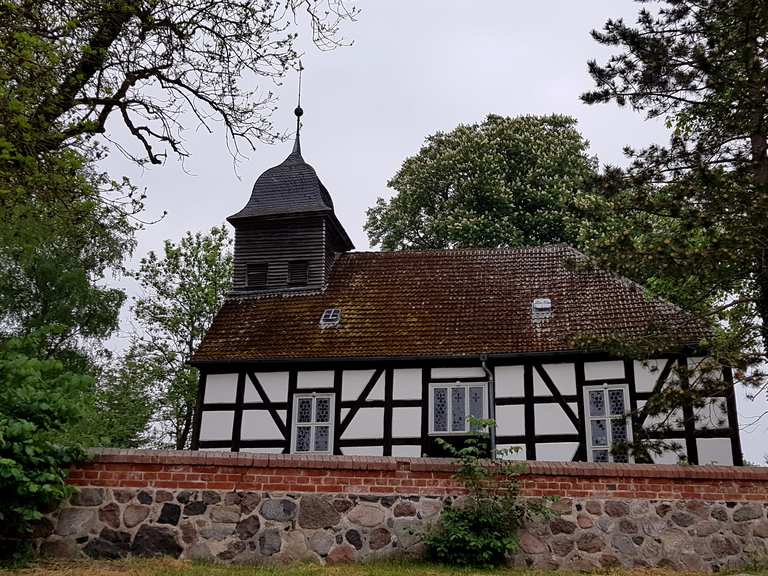 Dorfkirche Kratzeburg: Wanderungen und Rundwege | komoot