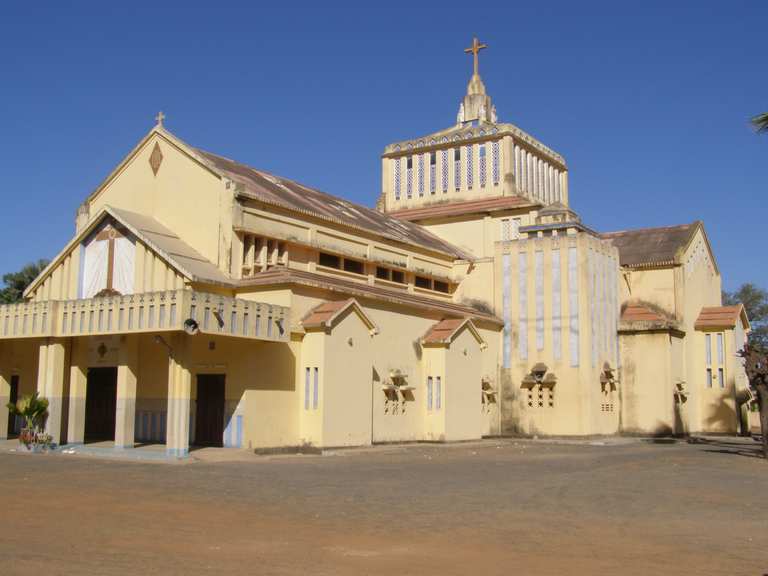 Cathédrale Sainte Anne de Thiès Routes for Walking and Hiking | Komoot