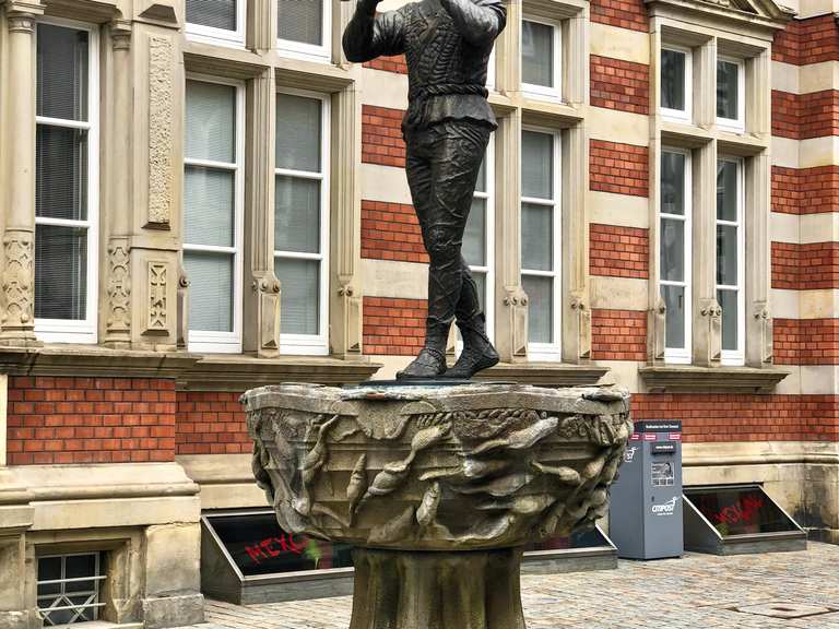 Rattenfänger Statue Hameln Routes for Walking and Hiking | Komoot