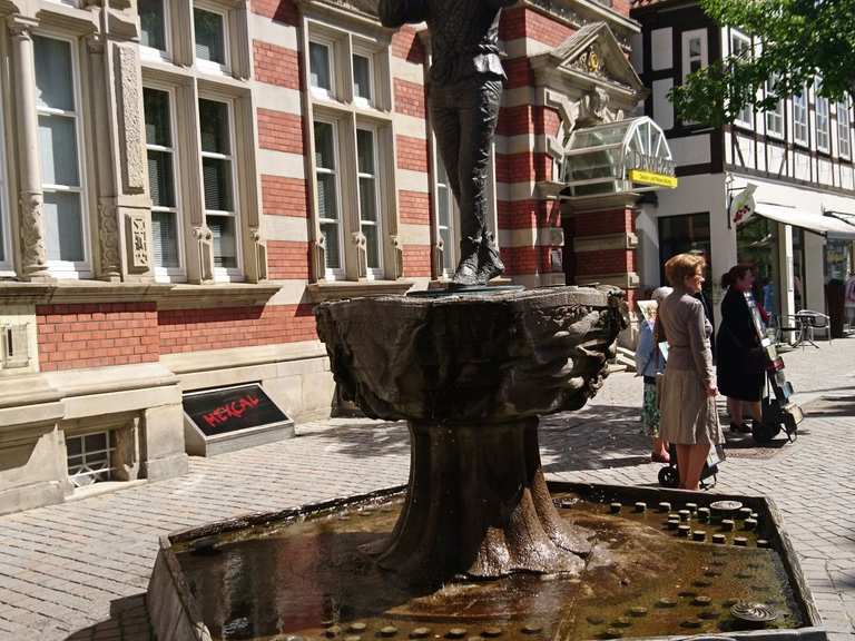 Rattenfänger Statue Hameln Routes for Walking and Hiking | Komoot