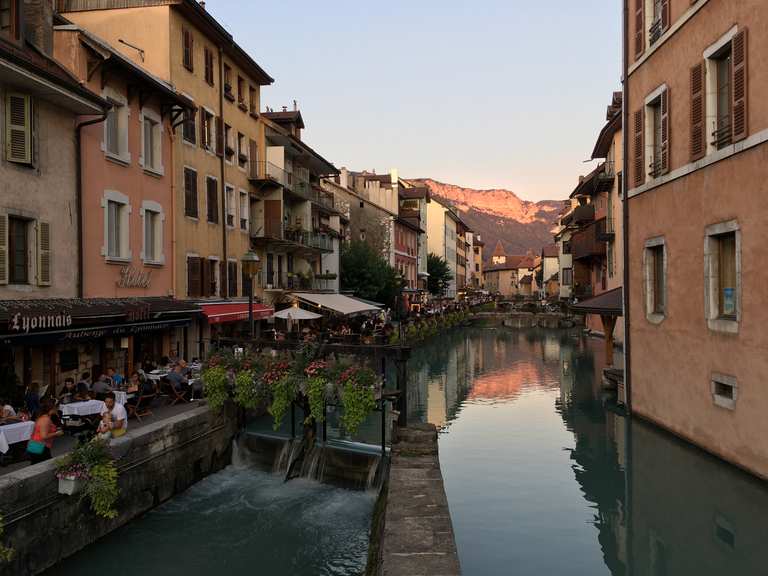 Pont de la Halle – Kanäle der Altstadt von Annecy Runde von Annecy ...