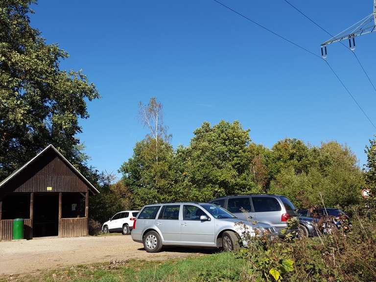 Abri barbecue et abri de protection sur le parking de Mühlenberg ...