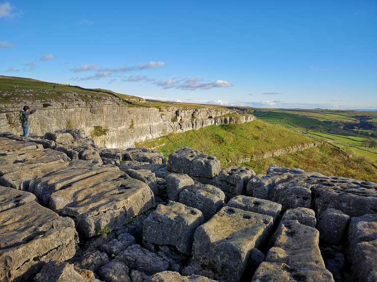 Malham Cove Routes for Walking and Hiking | Komoot