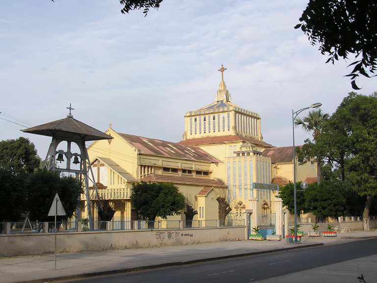 Cathédrale Sainte Anne de Thiès Routes for Walking and Hiking | Komoot