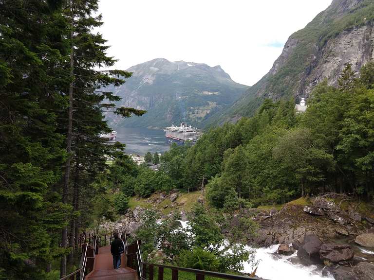 Wasserfall in Geiranger: Wanderungen und Rundwege | komoot