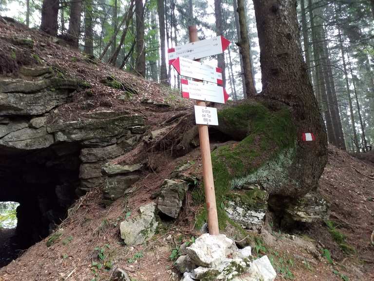 Senter de le Creste from Rango (Trail 450) | hike | Komoot