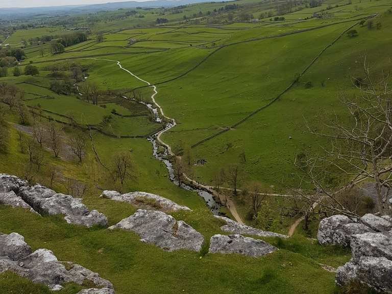 Malham Cove Routes for Walking and Hiking | Komoot
