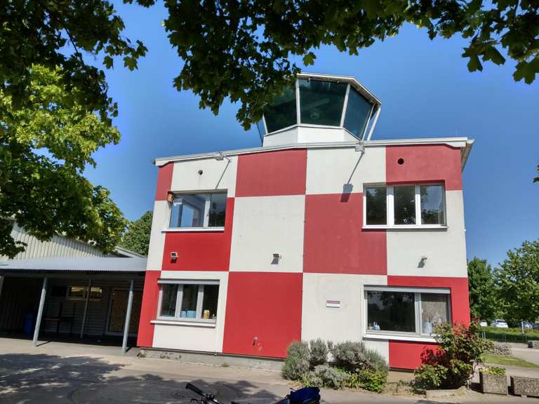 Alter Flugplatz Bonames mit Towercafé - Cycle Routes and Map | Komoot