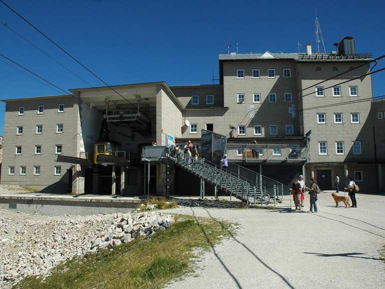 Bergstation der Dachstein Krippenstein-Seilbahn Routes for Walking and ...