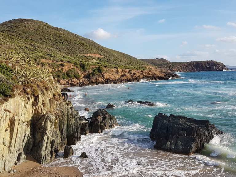 Masua strand en uitzicht op de Pan di Zucchero – Wandel- & Fietsroutes ...