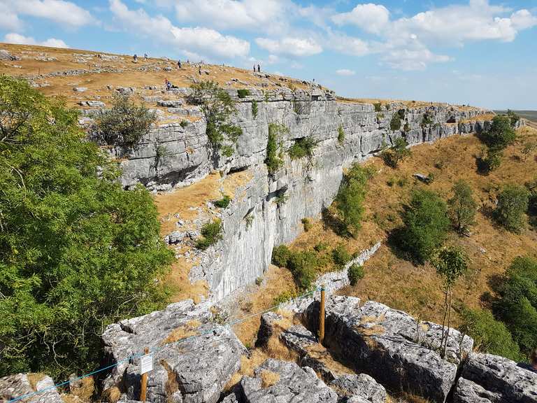 Malham Cove Routes for Walking and Hiking | Komoot