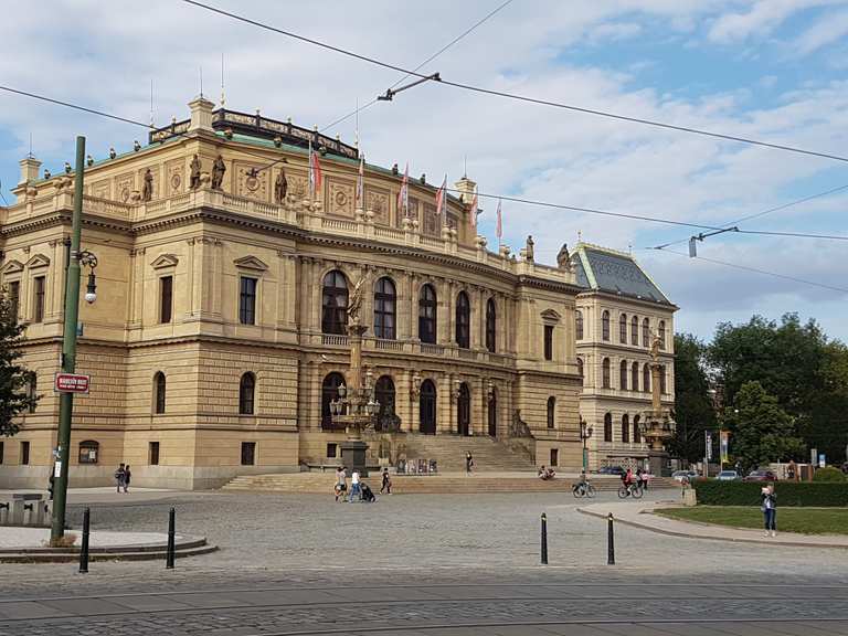 Rudolfinum: Wanderungen und Rundwege | komoot